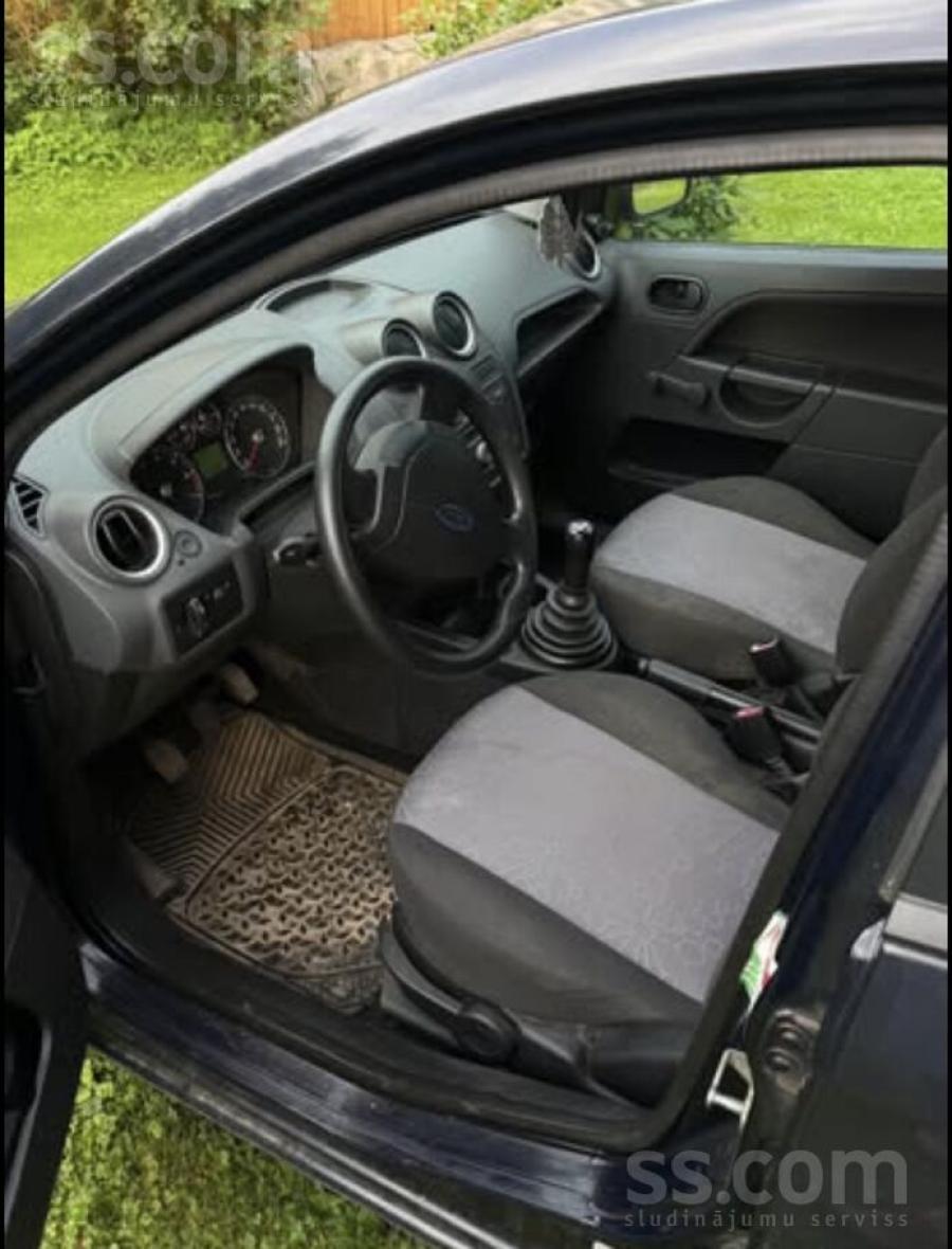 Zils Ford Fiesta 2006 Cēsis, ar dzinēja tilpumu 1.30 L un nobraukumu 123 tūkst. km par 1200 €, foto 7 vietnē AUTOMOTO.COM.LV