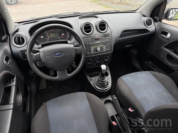 Ford Fiesta 2006 in Riga on AUTOMOTO.COM.LV Blue Ford Fiesta 2006 in Riga, with an engine capacity of 1.40 L and mileage of 286 thousand km for 1390 €, photo 9 on AUTOMOTO.COM.LV