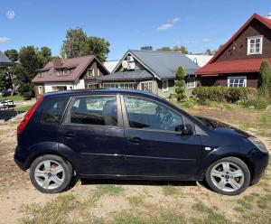 Zils Ford Fiesta 2007 Trakai, ar dzinēja tilpumu 1.30 L un nobraukumu 279 tūkst. km par 700 €, foto 3 vietnē AUTOMOTO.COM.LV