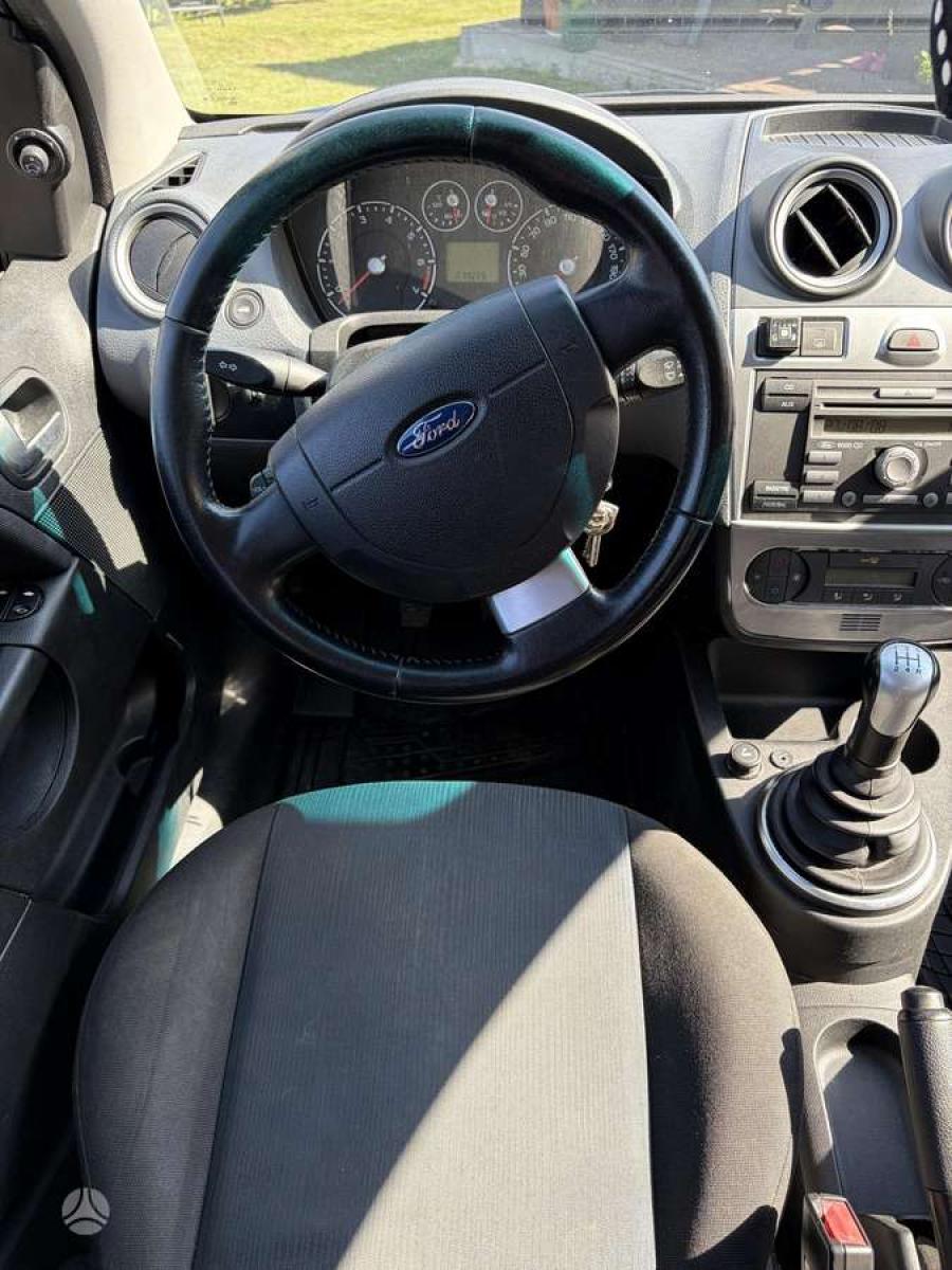 Zils Ford Fiesta 2007 Trakai, ar dzinēja tilpumu 1.30 L un nobraukumu 279 tūkst. km par 700 €, foto 10 vietnē AUTOMOTO.COM.LV