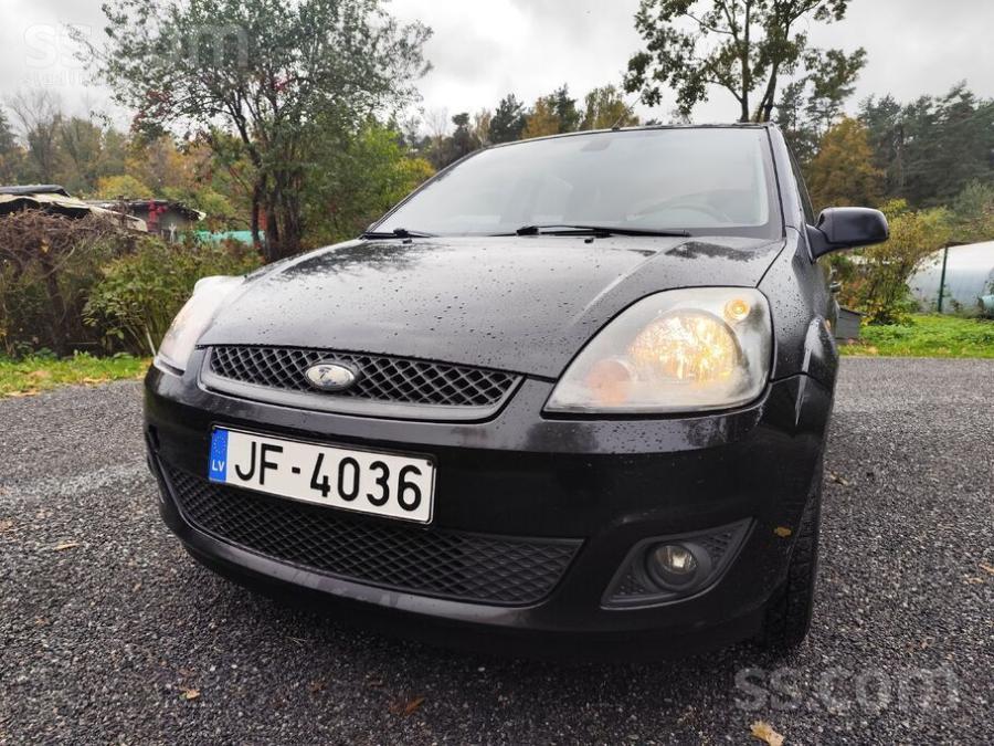 Zils Ford Fiesta 2007 Rīga, ar dzinēja tilpumu 1.30 L un nobraukumu 255 tūkst. km par 1350 €, foto 1 vietnē AUTOMOTO.COM.LV