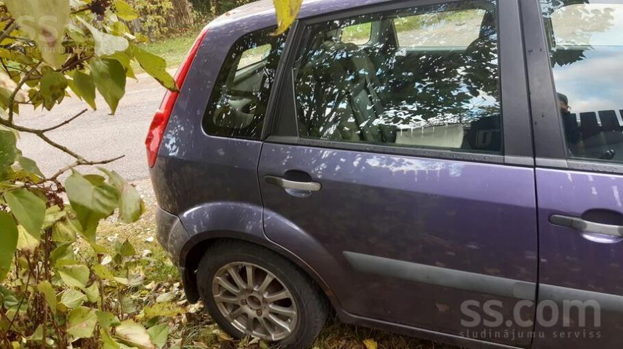 Zils Ford Fiesta 2008 Rīga, ar dzinēja tilpumu 1.40 L un nobraukumu 203 tūkst. km par 800 €, foto 5 vietnē AUTOMOTO.COM.LV
