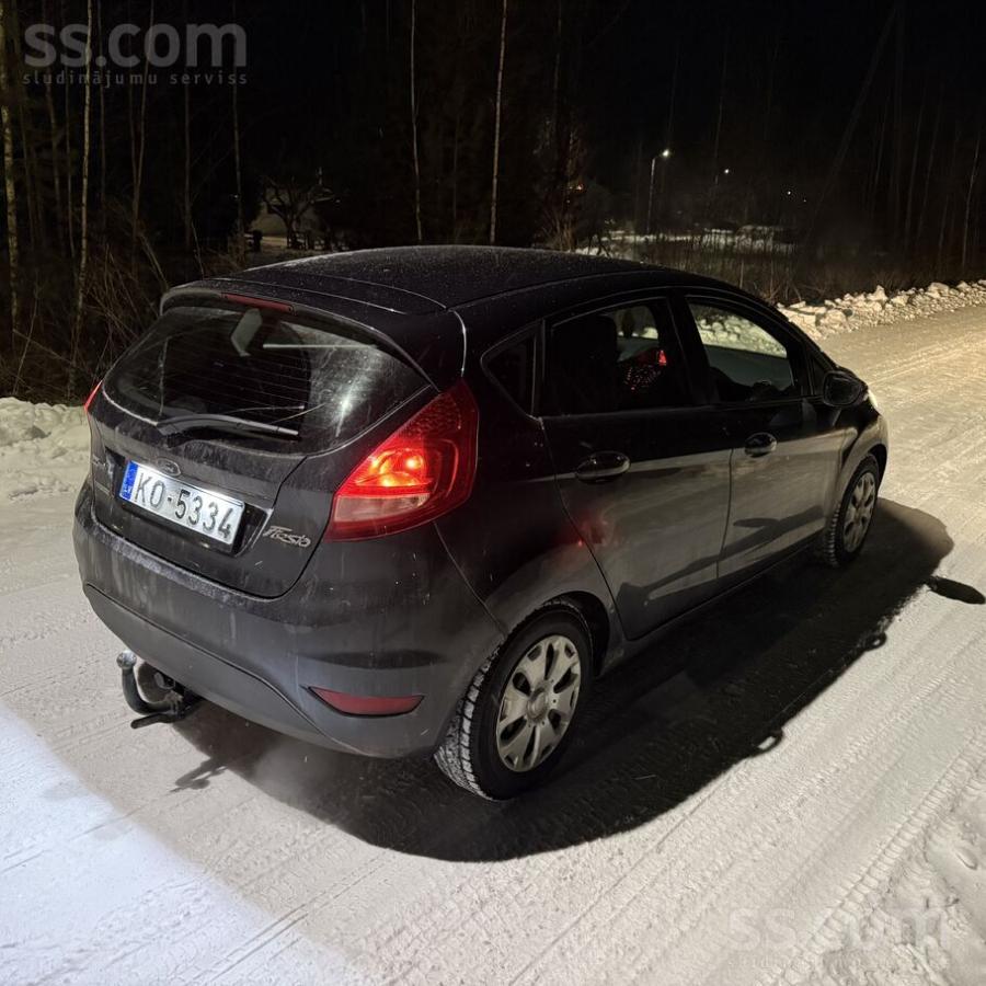 Blue Ford Fiesta 2009 in Riga, with an engine capacity of 1.60 L and mileage of 262 thousand km for 2450 €, photo 4 on AUTOMOTO.COM.LV