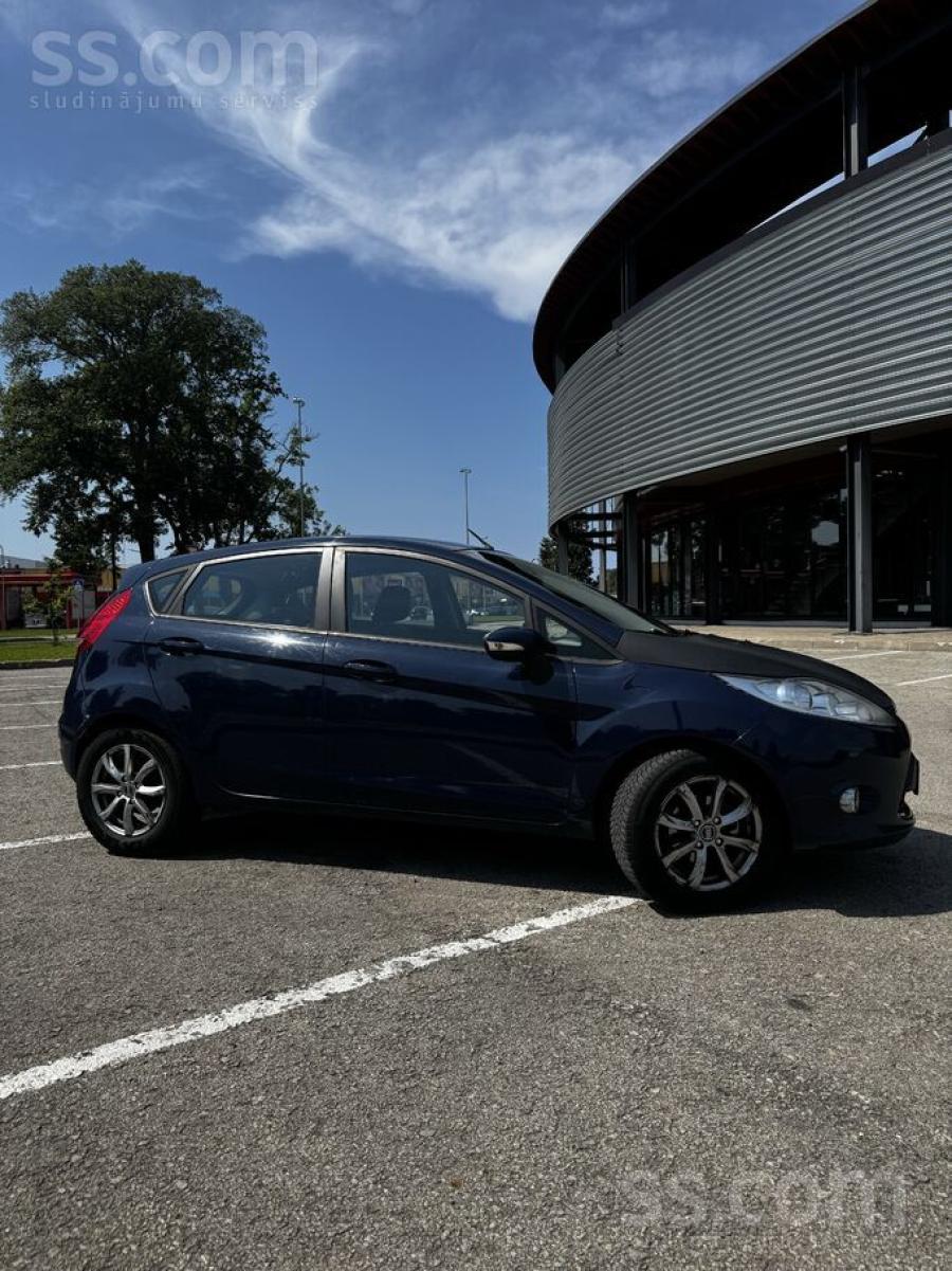 Zils Ford Fiesta 2009 Rīga, ar dzinēja tilpumu 1.40 L un nobraukumu 178 tūkst. km par 2200 €, foto 1 vietnē AUTOMOTO.COM.LV