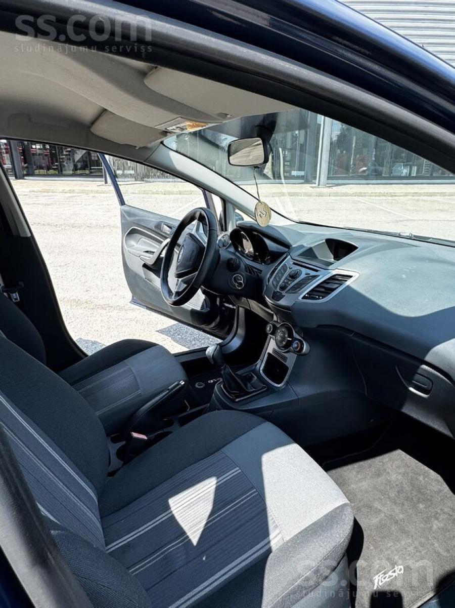 Zils Ford Fiesta 2009 Rīga, ar dzinēja tilpumu 1.40 L un nobraukumu 178 tūkst. km par 2200 €, foto 8 vietnē AUTOMOTO.COM.LV