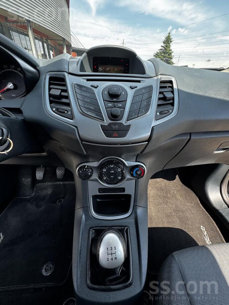 Zils Ford Fiesta 2009 Rīga, ar dzinēja tilpumu 1.40 L un nobraukumu 178 tūkst. km par 2200 €, foto 9 vietnē AUTOMOTO.COM.LV