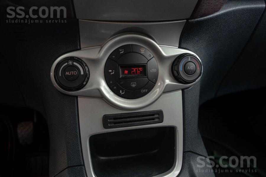 Zils Ford Fiesta 2009 Rīga, ar dzinēja tilpumu 1.60 L un nobraukumu 333 tūkst. km par 2990 €, foto 18 vietnē AUTOMOTO.COM.LV