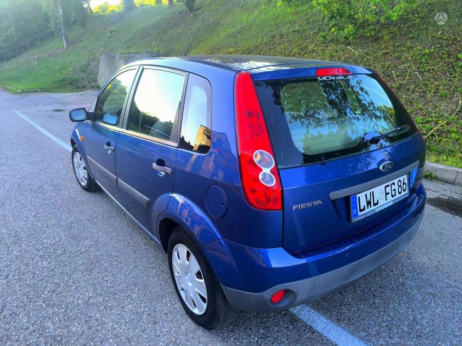Blue Ford Fiesta 2009 in Jonava, with an engine capacity of 1.39 L and mileage of 180 thousand km for 1700 €, photo 5 on AUTOMOTO.COM.LV