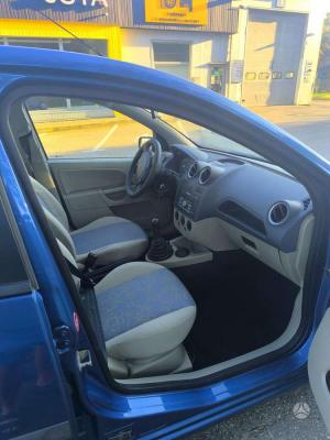 Blue Ford Fiesta 2009 in Jonava, with an engine capacity of 1.39 L and mileage of 180 thousand km for 1700 €, photo 11 on AUTOMOTO.COM.LV
