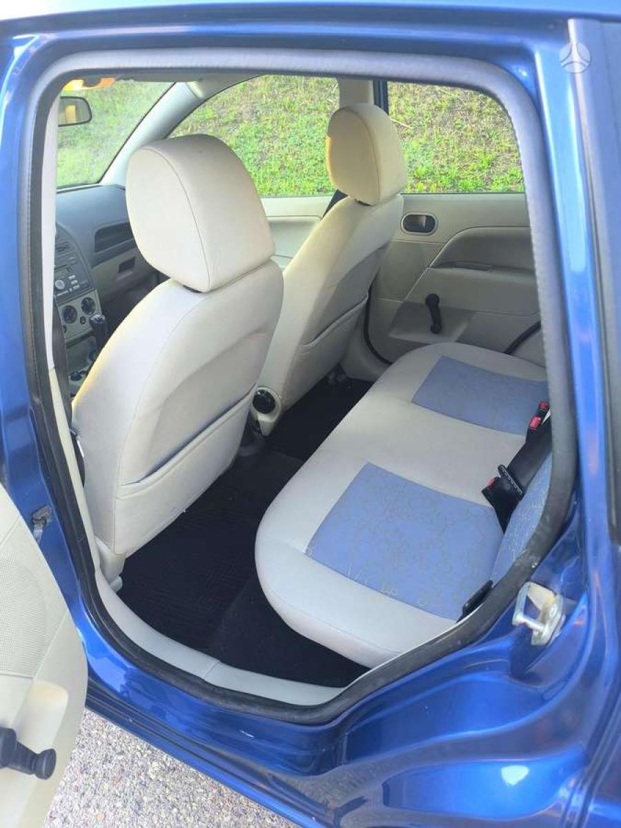Blue Ford Fiesta 2009 in Jonava, with an engine capacity of 1.39 L and mileage of 180 thousand km for 1700 €, photo 13 on AUTOMOTO.COM.LV