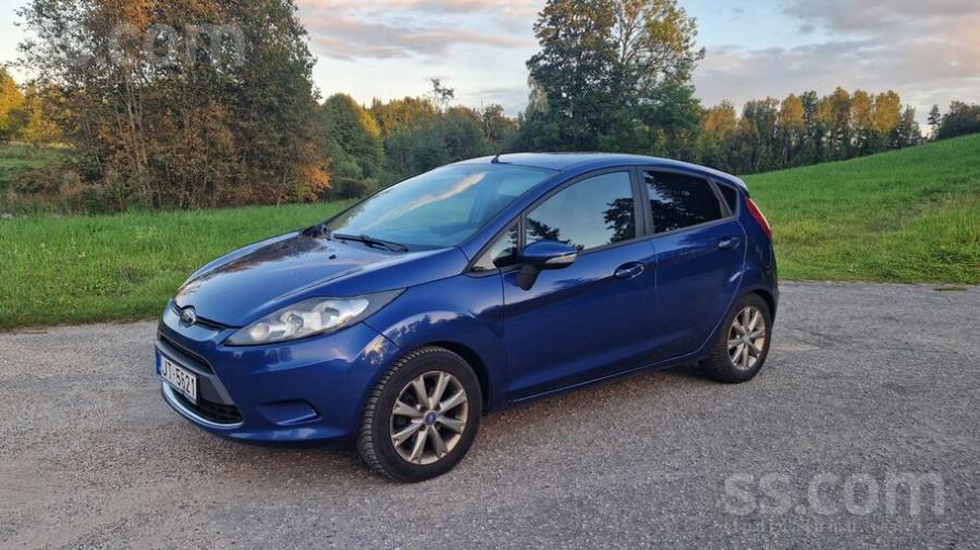 Blue Ford Fiesta 2010 in Talsi, with an engine capacity of 1.60 L and mileage of 244 thousand km for 2500 €, photo 1 on AUTOMOTO.COM.LV