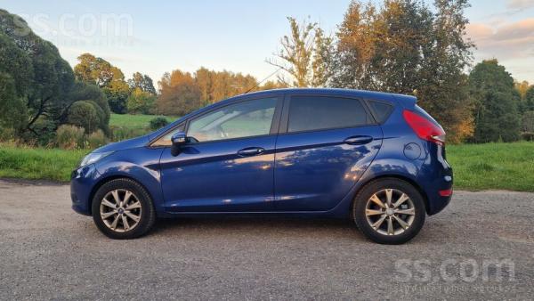 Blue Ford Fiesta 2010 in Talsi, with an engine capacity of 1.60 L and mileage of 244 thousand km for 2500 €, photo 2 on AUTOMOTO.COM.LV