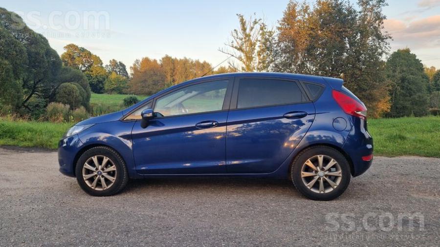 Blue Ford Fiesta 2010 in Talsi, with an engine capacity of 1.60 L and mileage of 244 thousand km for 2500 €, photo 3 on AUTOMOTO.COM.LV