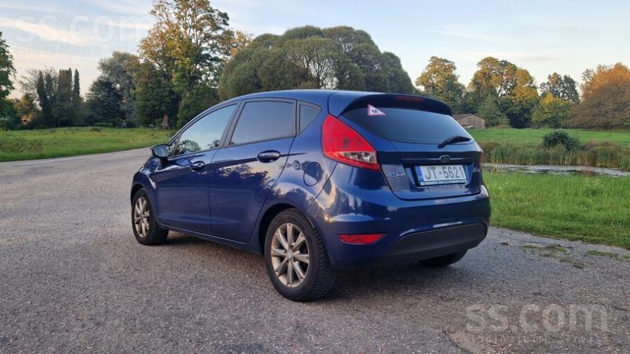 Blue Ford Fiesta 2010 in Talsi, with an engine capacity of 1.60 L and mileage of 244 thousand km for 2500 €, photo 4 on AUTOMOTO.COM.LV
