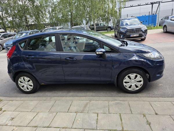 Ford Fiesta 2010 Viļņa vietnē Zils Ford Fiesta 2010 Viļņa, ar dzinēja tilpumu 1.24 L un nobraukumu 162 tūkst. km par 2100 €, foto 3 vietnē AUTOMOTO.COM.LV