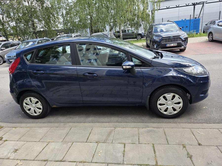 Blue Ford Fiesta 2010 in Vilnius, with an engine capacity of 1.24 L and mileage of 162 thousand km for 2100 €, photo 3 on AUTOMOTO.COM.LV