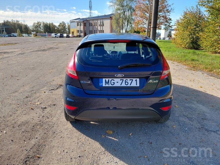 Zils Ford Fiesta 2010 Talsi, ar dzinēja tilpumu 1.60 L un nobraukumu 245 tūkst. km par 2700 €, foto 6 vietnē AUTOMOTO.COM.LV