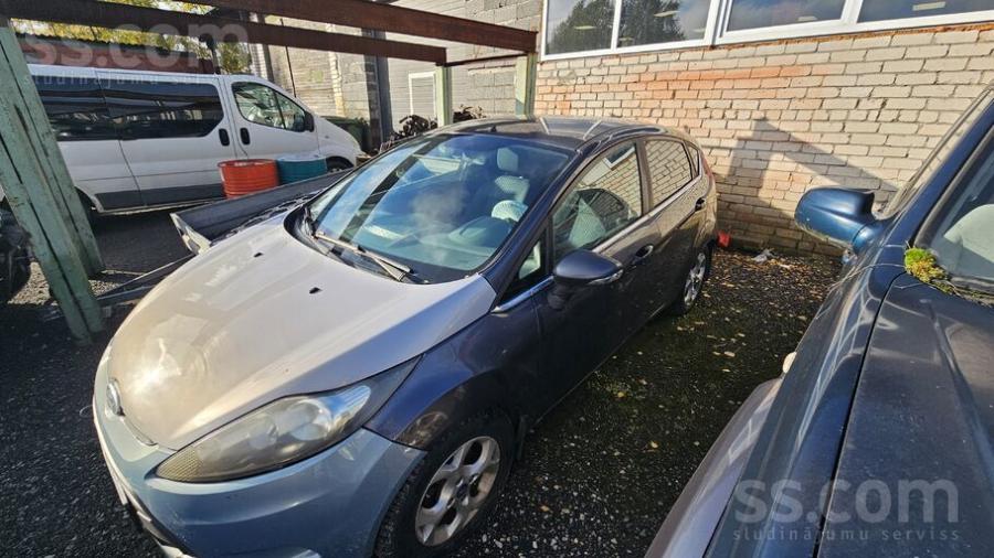 Zils Ford Fiesta 2010 Rīga, ar dzinēja tilpumu 1.60 L un nobraukumu 343 tūkst. km par 1200 €, foto 3 vietnē AUTOMOTO.COM.LV