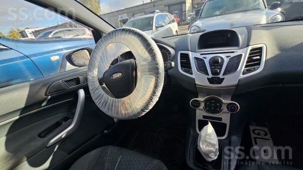 Zils Ford Fiesta 2010 Rīga, ar dzinēja tilpumu 1.60 L un nobraukumu 343 tūkst. km par 1200 €, foto 4 vietnē AUTOMOTO.COM.LV