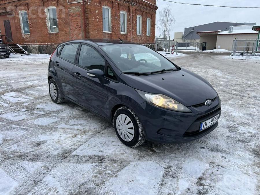 Zils Ford Fiesta 2011 Rēzekne, ar dzinēja tilpumu 1.40 L un nobraukumu 0 tūkst. km par 2450 €, foto 2 vietnē AUTOMOTO.COM.LV