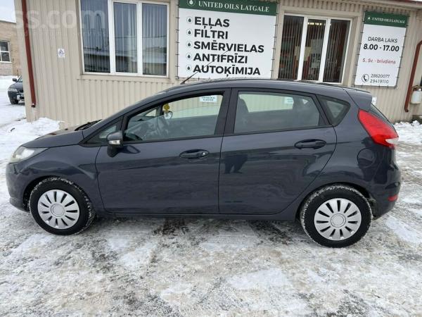 Zils Ford Fiesta 2011 Rēzekne, ar dzinēja tilpumu 1.40 L un nobraukumu 0 tūkst. km par 2450 €, foto 4 vietnē AUTOMOTO.COM.LV