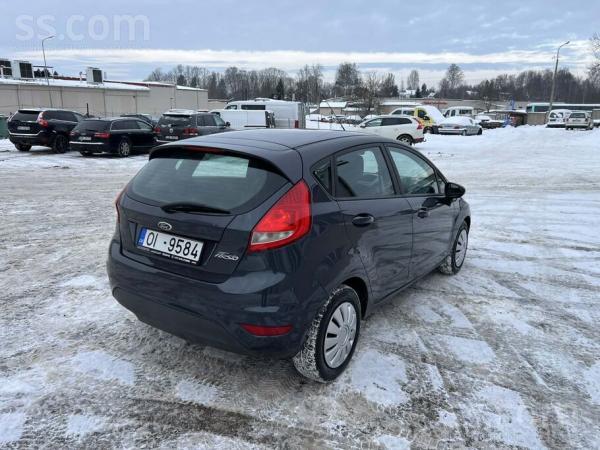 Zils Ford Fiesta 2011 Rēzekne, ar dzinēja tilpumu 1.40 L un nobraukumu 0 tūkst. km par 2450 €, foto 5 vietnē AUTOMOTO.COM.LV