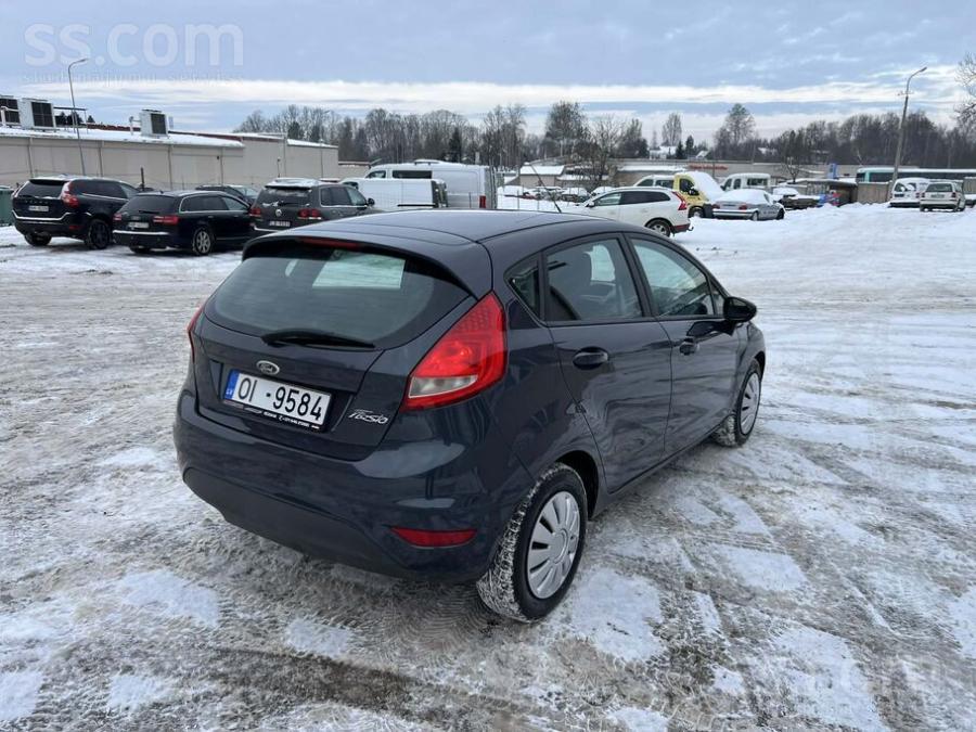 Zils Ford Fiesta 2011 Rēzekne, ar dzinēja tilpumu 1.40 L un nobraukumu 0 tūkst. km par 2450 €, foto 5 vietnē AUTOMOTO.COM.LV