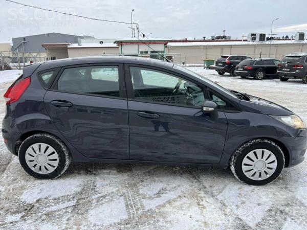 Zils Ford Fiesta 2011 Rēzekne, ar dzinēja tilpumu 1.40 L un nobraukumu 0 tūkst. km par 2450 €, foto 6 vietnē AUTOMOTO.COM.LV
