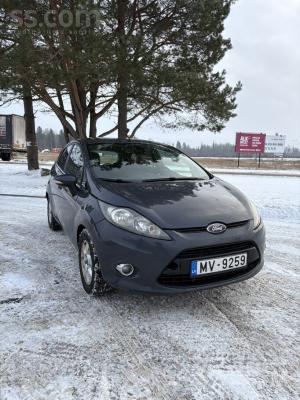 Blue Ford Fiesta 2011 in Cesis, with an engine capacity of 1.60 L and mileage of 323 thousand km for 2850 €, photo 2 on AUTOMOTO.COM.LV