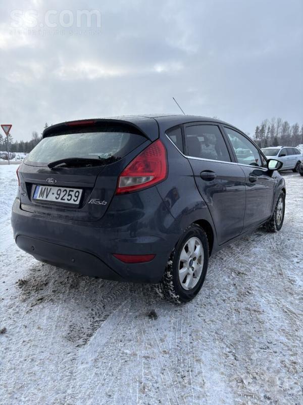 Zils Ford Fiesta 2011 Cēsis, ar dzinēja tilpumu 1.60 L un nobraukumu 323 tūkst. km par 2850 €, foto 3 vietnē AUTOMOTO.COM.LV