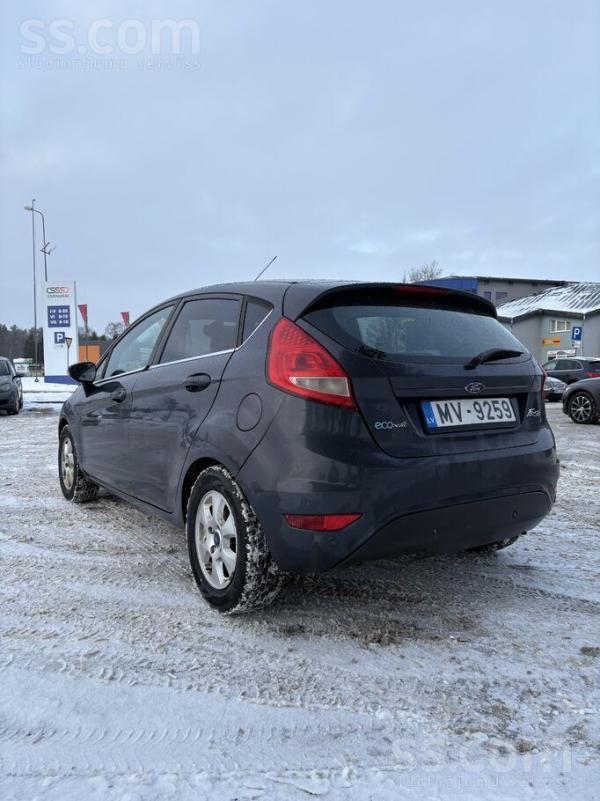 Zils Ford Fiesta 2011 Cēsis, ar dzinēja tilpumu 1.60 L un nobraukumu 323 tūkst. km par 2850 €, foto 4 vietnē AUTOMOTO.COM.LV