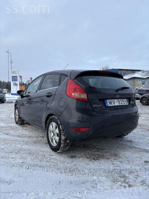 Blue Ford Fiesta 2011 in Cesis, with an engine capacity of 1.60 L and mileage of 323 thousand km for 2850 €, photo 4 on AUTOMOTO.COM.LV
