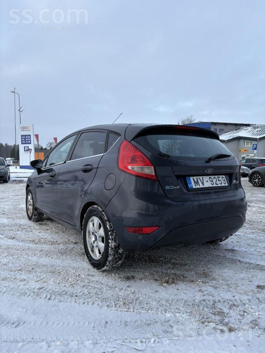Blue Ford Fiesta 2011 in Cesis, with an engine capacity of 1.60 L and mileage of 323 thousand km for 2850 €, photo 4 on AUTOMOTO.COM.LV