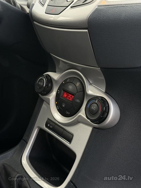 Zils Ford Fiesta 2011 Tallina, ar dzinēja tilpumu 1.60 L un nobraukumu 157 tūkst. km par 7500 €, foto 6 vietnē AUTOMOTO.COM.LV