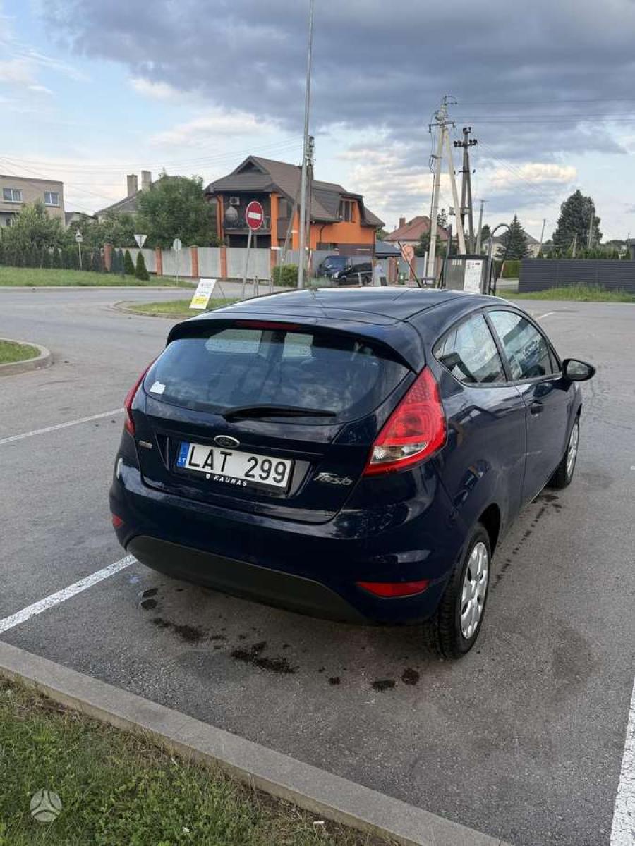 Blue Ford Fiesta 2011 in Kaunas, with an engine capacity of 1.40 L and mileage of 235 thousand km for 1800 €, photo 4 on AUTOMOTO.COM.LV