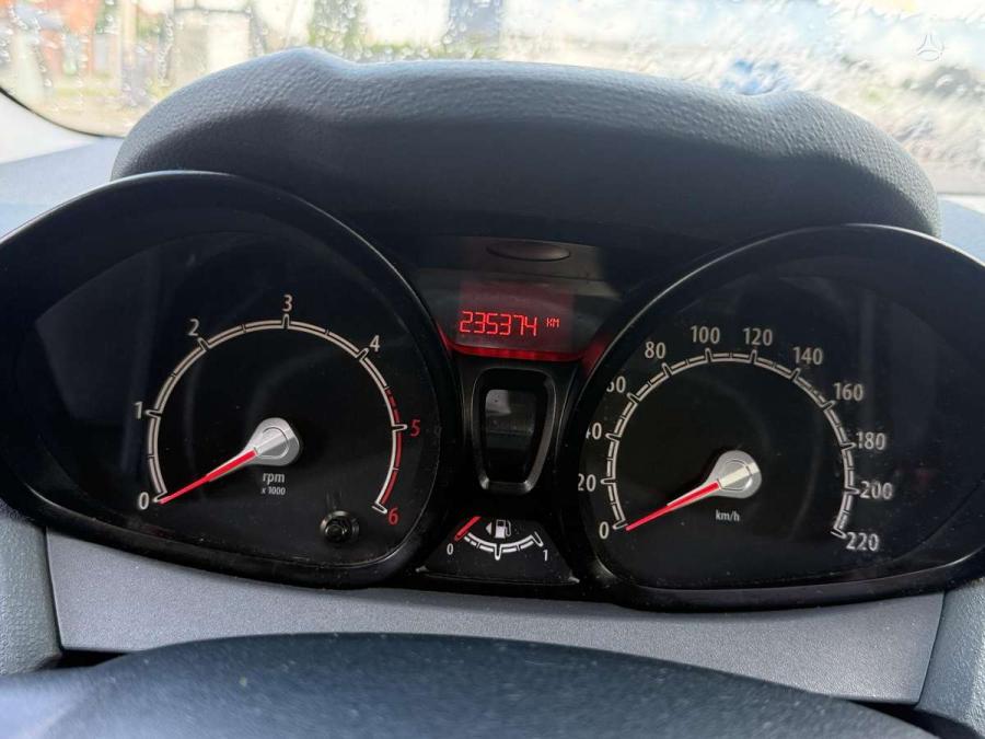 Blue Ford Fiesta 2011 in Kaunas, with an engine capacity of 1.40 L and mileage of 235 thousand km for 1800 €, photo 7 on AUTOMOTO.COM.LV