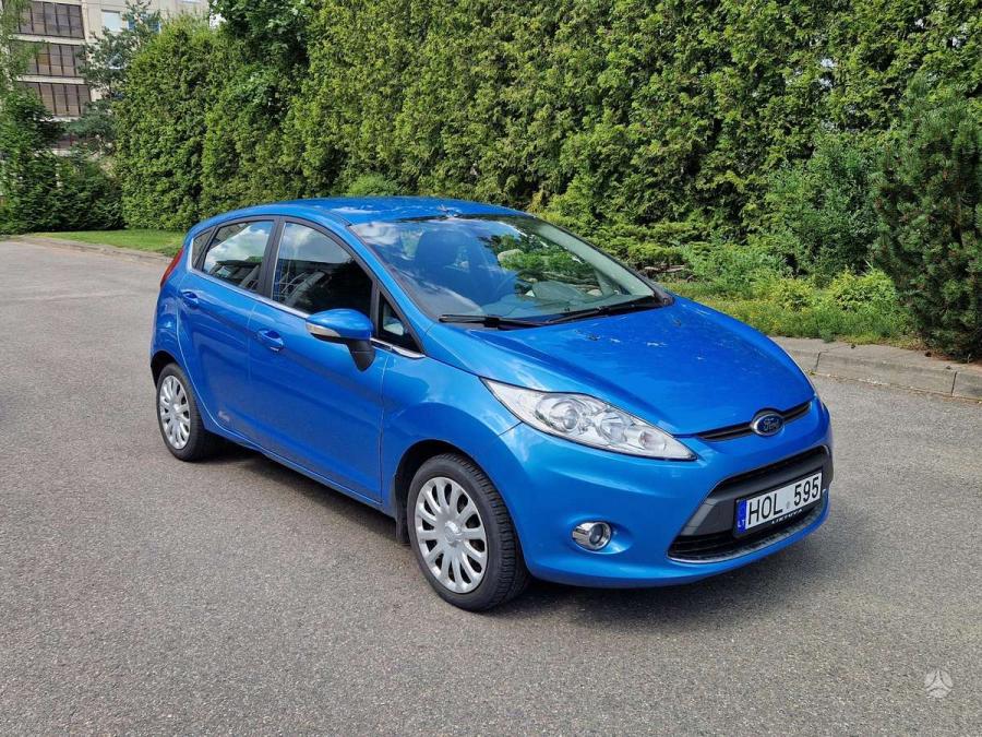 Zils Ford Fiesta 2011 Viļņa, ar dzinēja tilpumu 1.39 L un nobraukumu 92 tūkst. km par 2700 €, foto 1 vietnē AUTOMOTO.COM.LV
