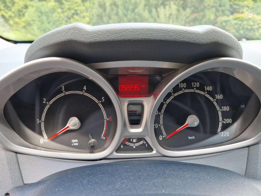 Zils Ford Fiesta 2011 Viļņa, ar dzinēja tilpumu 1.39 L un nobraukumu 92 tūkst. km par 2700 €, foto 16 vietnē AUTOMOTO.COM.LV