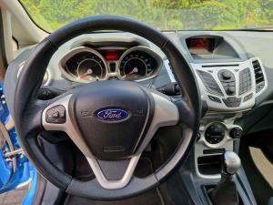 Zils Ford Fiesta 2011 Viļņa, ar dzinēja tilpumu 1.39 L un nobraukumu 92 tūkst. km par 2700 €, foto 18 vietnē AUTOMOTO.COM.LV