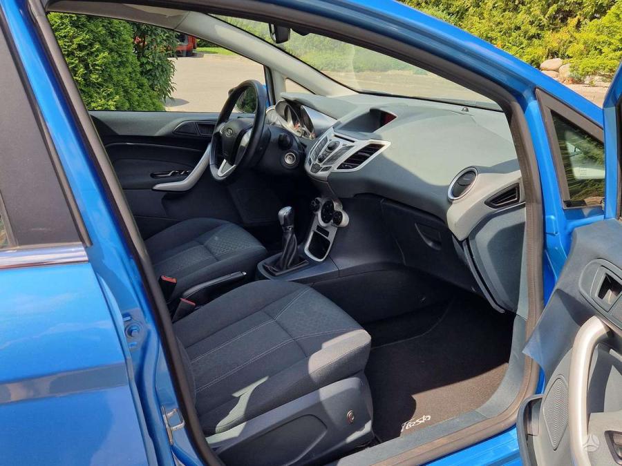 Zils Ford Fiesta 2011 Viļņa, ar dzinēja tilpumu 1.39 L un nobraukumu 92 tūkst. km par 2700 €, foto 24 vietnē AUTOMOTO.COM.LV