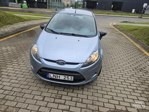 Zils Ford Fiesta 2011 Viļņa, ar dzinēja tilpumu 1.60 L un nobraukumu 240 tūkst. km par 1330 €, foto 3 vietnē AUTOMOTO.COM.LV