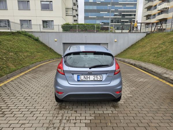 Zils Ford Fiesta 2011 Viļņa, ar dzinēja tilpumu 1.60 L un nobraukumu 240 tūkst. km par 1330 €, foto 6 vietnē AUTOMOTO.COM.LV