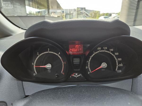 Zils Ford Fiesta 2011 Viļņa, ar dzinēja tilpumu 1.60 L un nobraukumu 240 tūkst. km par 1330 €, foto 8 vietnē AUTOMOTO.COM.LV