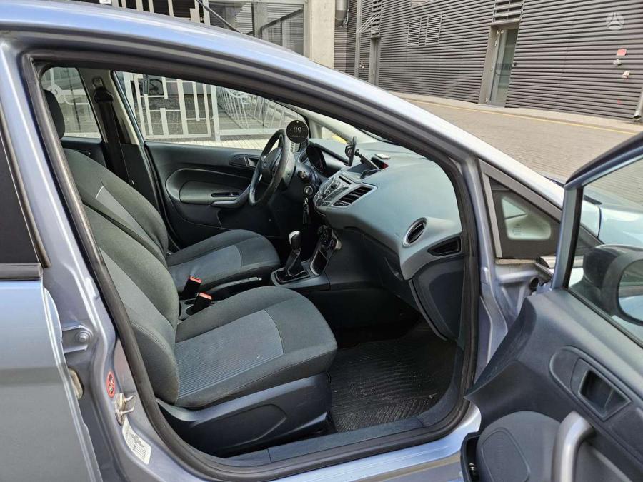 Blue Ford Fiesta 2011 in Vilnius, with an engine capacity of 1.56 L and mileage of 240 thousand km for 1550 €, photo 9 on AUTOMOTO.COM.LV