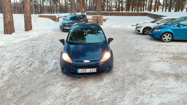 Blue Ford Fiesta 2012 in Vilnius, with an engine capacity of 1.40 L and mileage of 319 thousand km for 900 €, photo 2 on AUTOMOTO.COM.LV