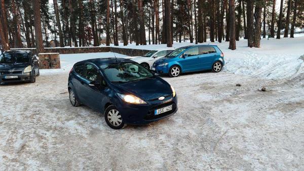 Blue Ford Fiesta 2012 in Vilnius, with an engine capacity of 1.40 L and mileage of 319 thousand km for 900 €, photo 3 on AUTOMOTO.COM.LV