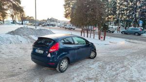 Zils Ford Fiesta 2012 Viļņa, ar dzinēja tilpumu 1.40 L un nobraukumu 319 tūkst. km par 900 €, foto 5 vietnē AUTOMOTO.COM.LV