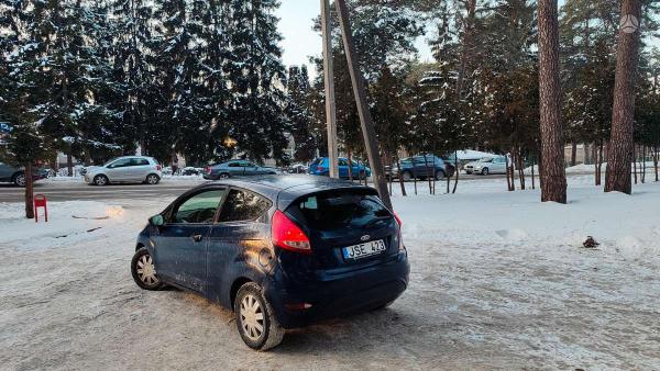 Blue Ford Fiesta 2012 in Vilnius, with an engine capacity of 1.40 L and mileage of 319 thousand km for 900 €, photo 6 on AUTOMOTO.COM.LV