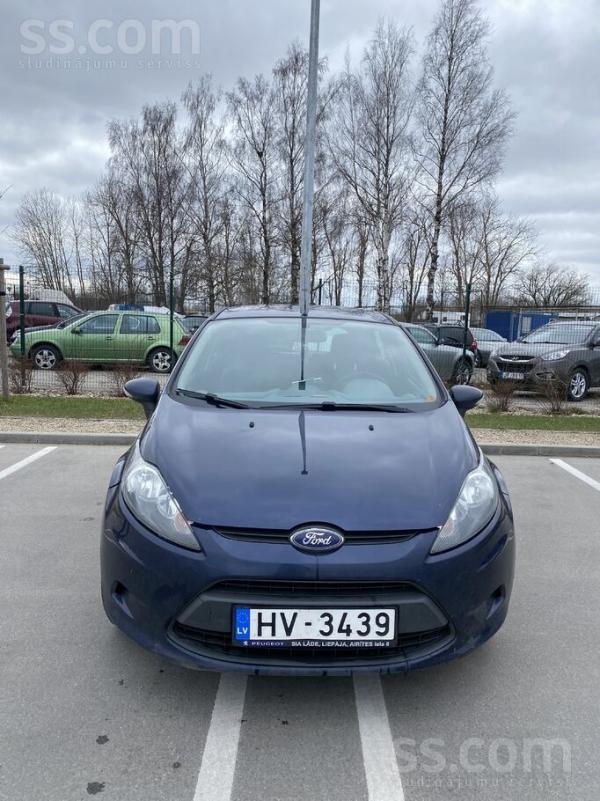 Zils Ford Fiesta 2012 Rīga, ar dzinēja tilpumu 1.20 L un nobraukumu 214 tūkst. km par 2800 €, foto 1 vietnē AUTOMOTO.COM.LV