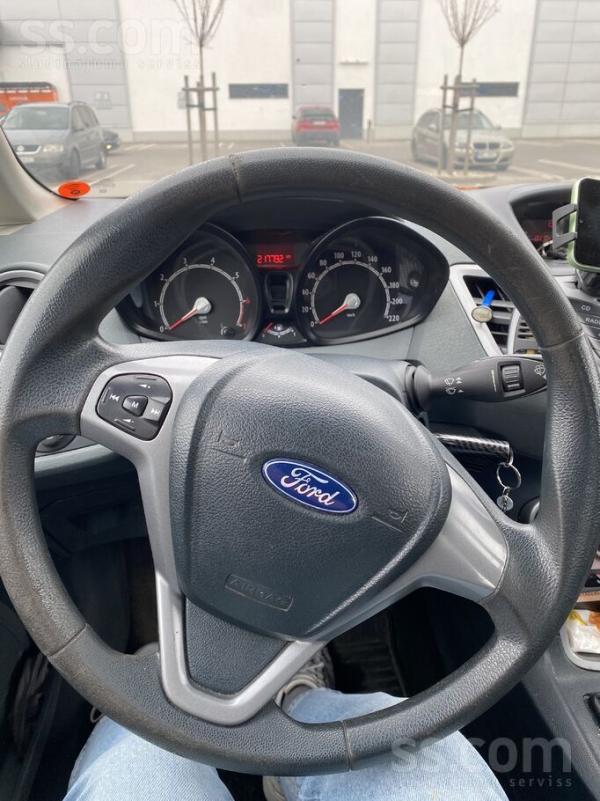 Zils Ford Fiesta 2012 Rīga, ar dzinēja tilpumu 1.20 L un nobraukumu 214 tūkst. km par 2800 €, foto 6 vietnē AUTOMOTO.COM.LV